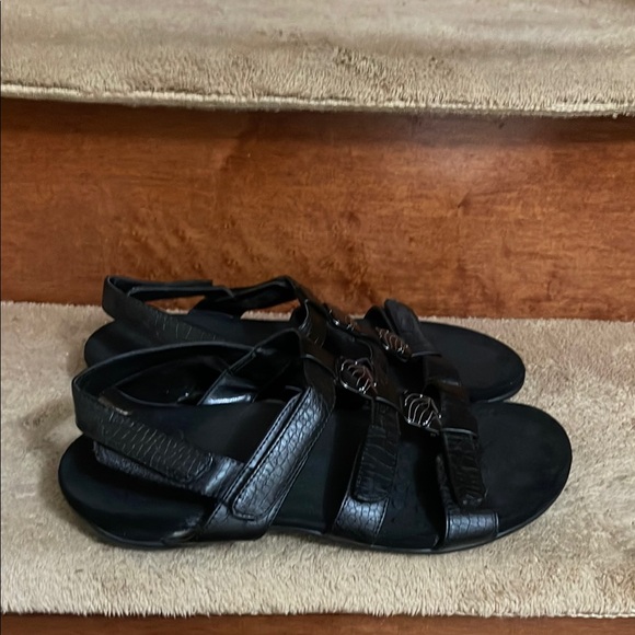 Vionic | Shoes | Vionic Black Comfort Sandals With Supportive Straps ...